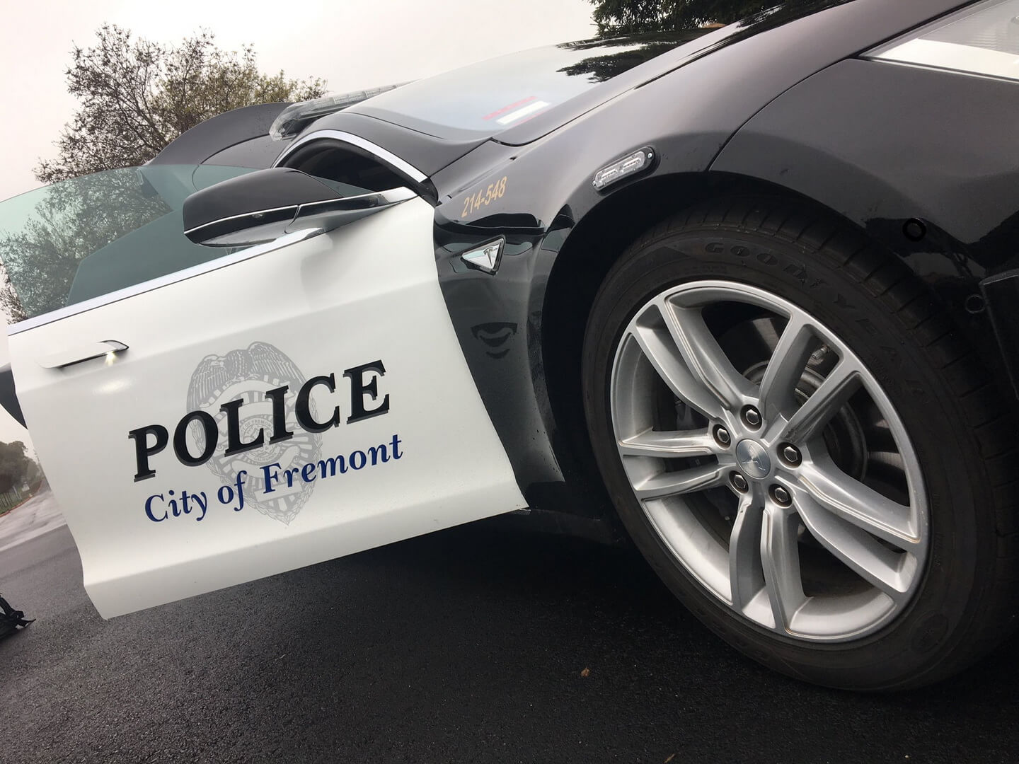 Полиция Фримонта представила полицейскую Tesla Model S — HEvCars