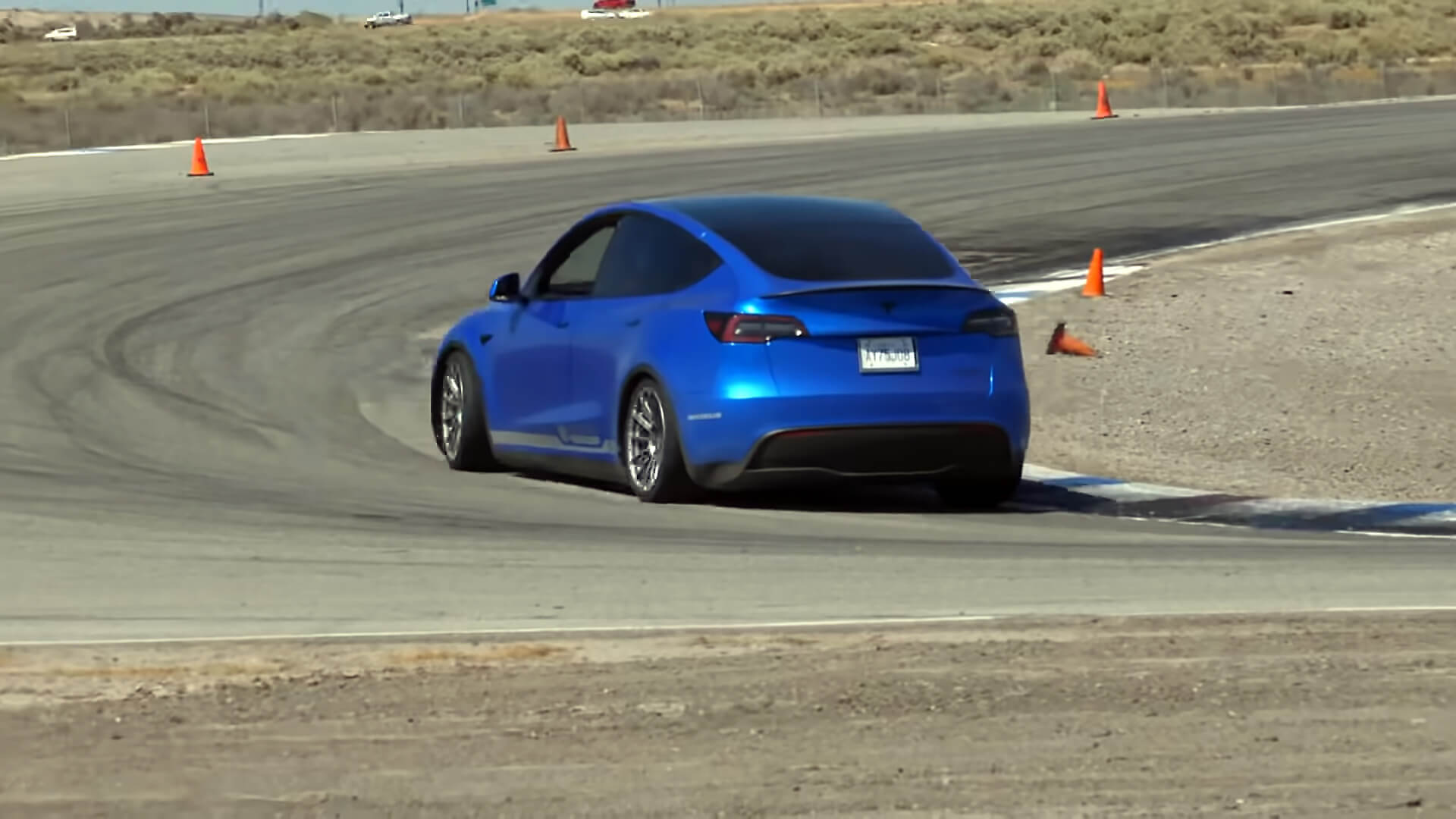 Tesla Model Y достигает времени суперкаров на гоночной трассе – HEvCars